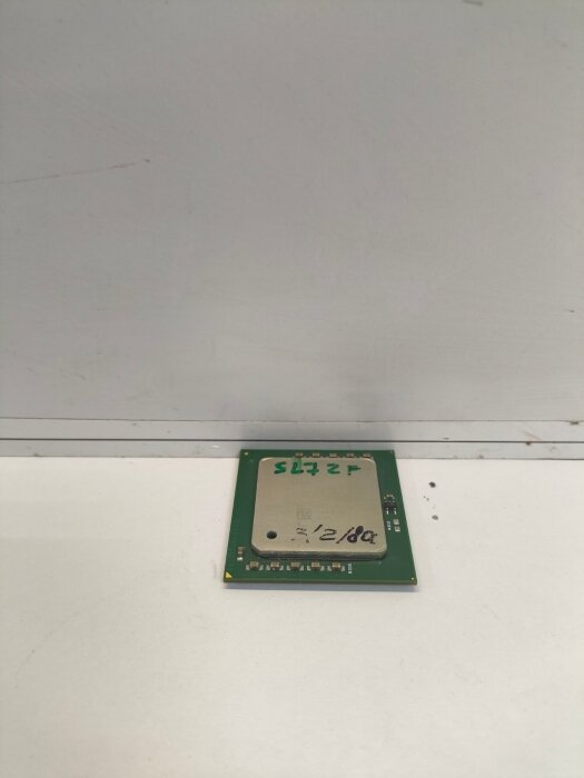 Процессор PPGA604 Xeon 3.00 2048K Cache 800 MHz FSB (SL7ZF)