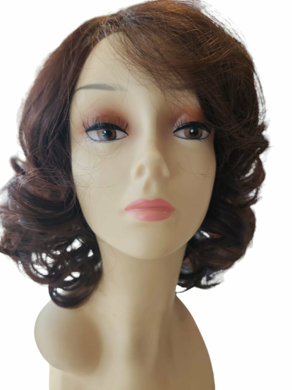 Парик Ванесса, Удлиненный парик с длинной челкой, концы волос завиты, цвет Каштан