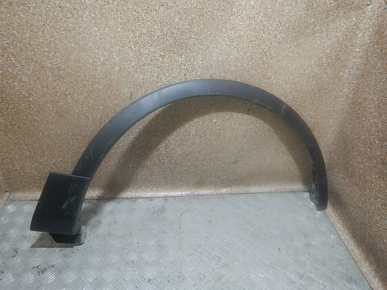 Б/У Накладка крыла переднего правого, Ford (Форд)-EXPLORER (11-) FORD EXPLORER (11-) 14- Царапины. 292727 FORD арт. FB531...