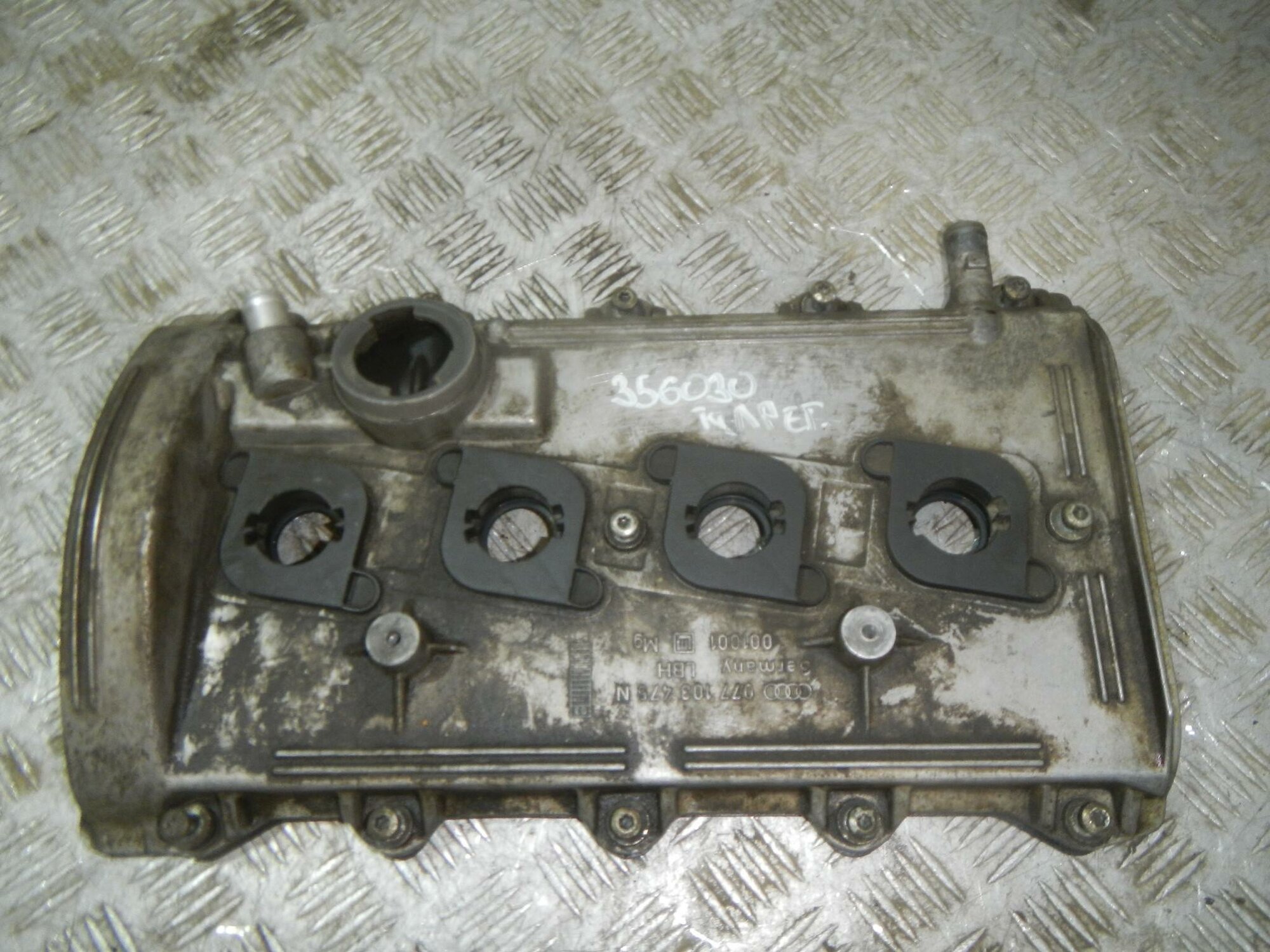 Б/У Крышка головки блока (клапанная), Volkswagen (Фольксваген)-TOUAREG (02-10) VOLKSWAGEN TOUAREG (02-10) 4,2 Без поврежд...
