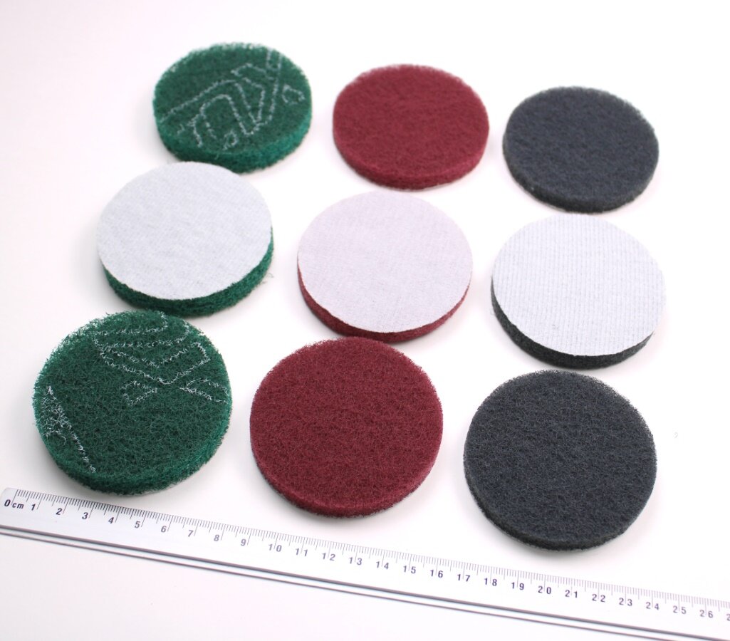 Круг скотч-брайта на липучке, набор 9 шт.(3 зеленых, 3 красных, 3 черных