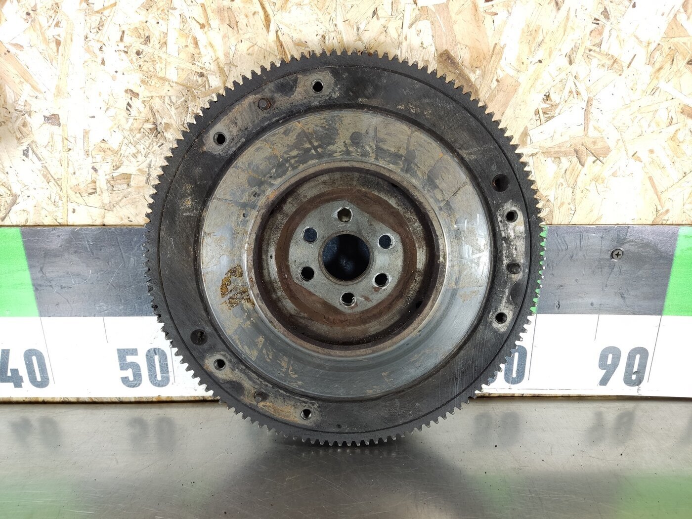 Маховик VAZ 2110 21100100511502