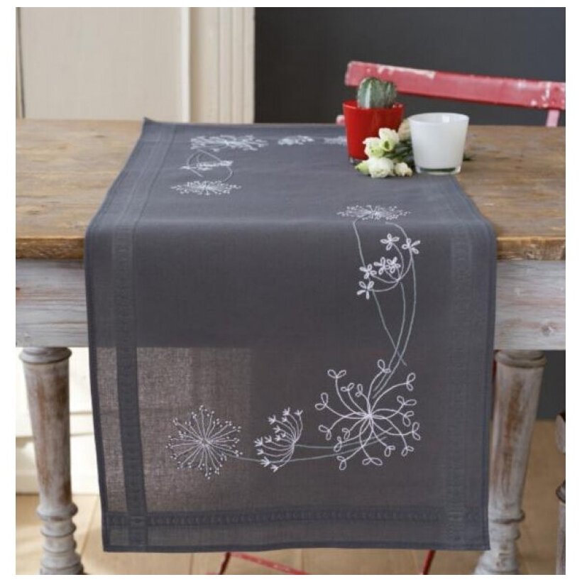 PN-0165300 Набор для вышивания гладью (дорожка на стол) Vervaco White Flowers "Белые цветочки"