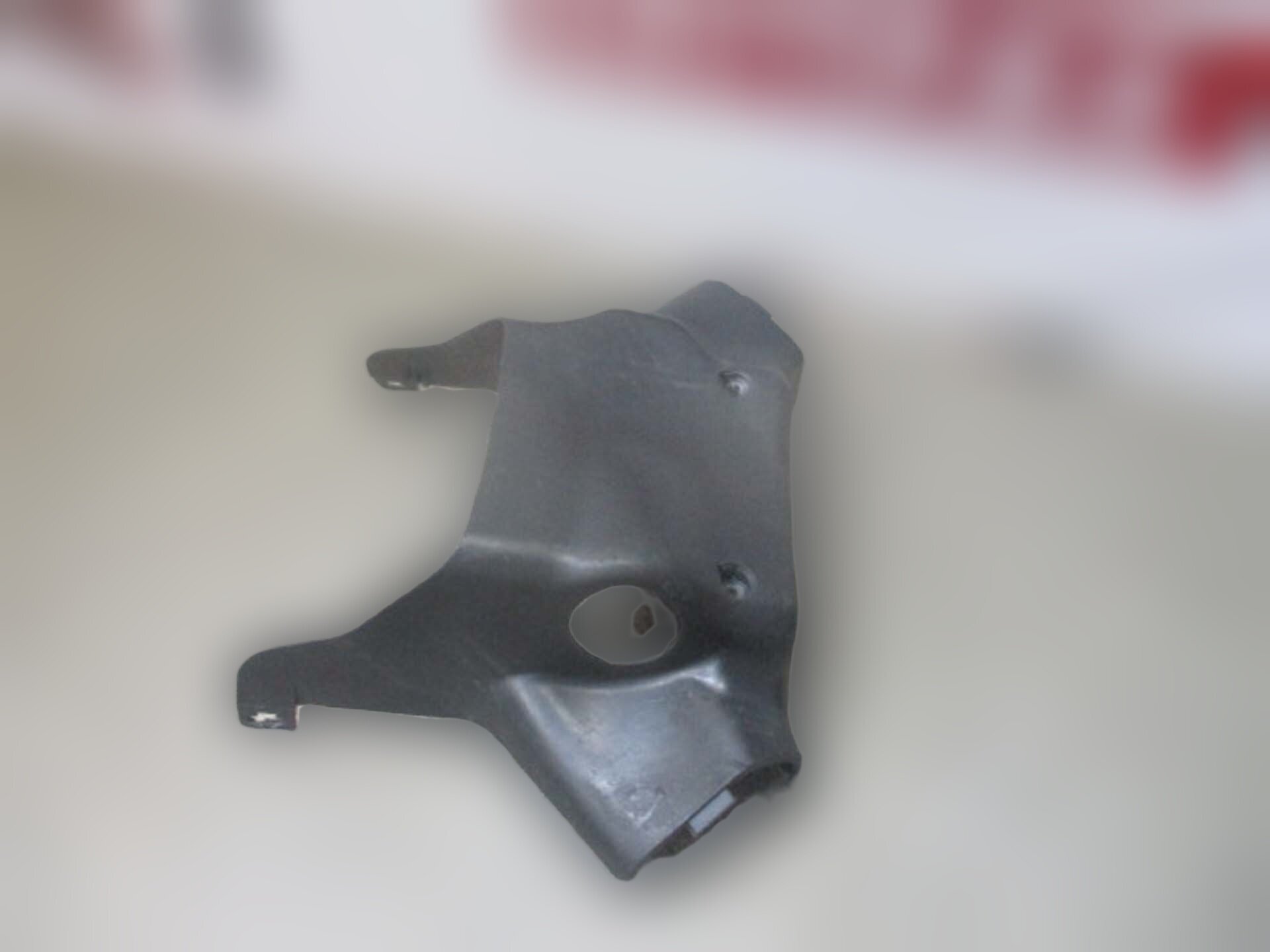 Кожух рулевой колонки верхний MAN TGS, TGX, TGM, TGL, TGA, поврежлено крепление