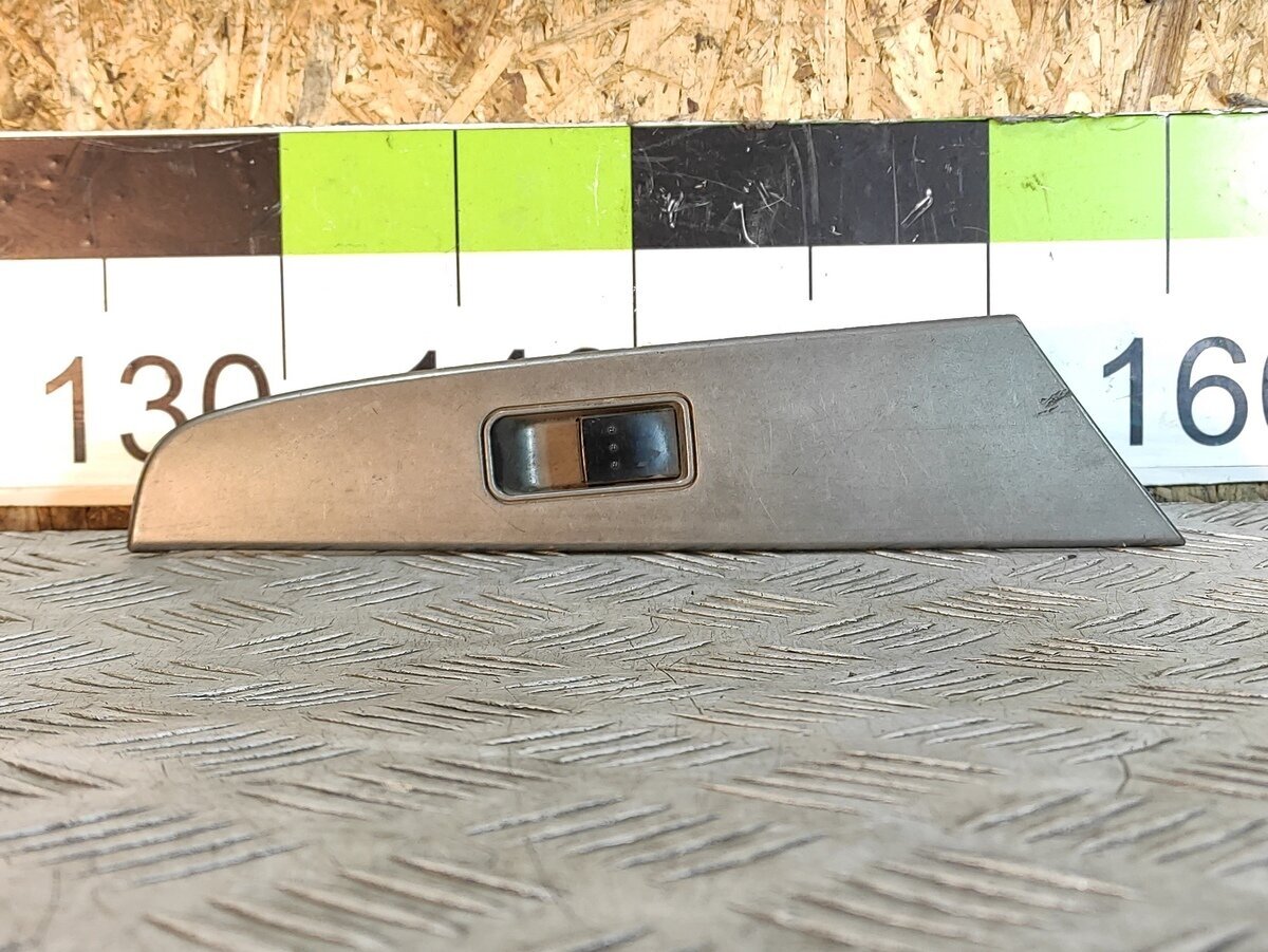 Кнопка стеклоподъемника MAZDA 3 BK BS3E66380