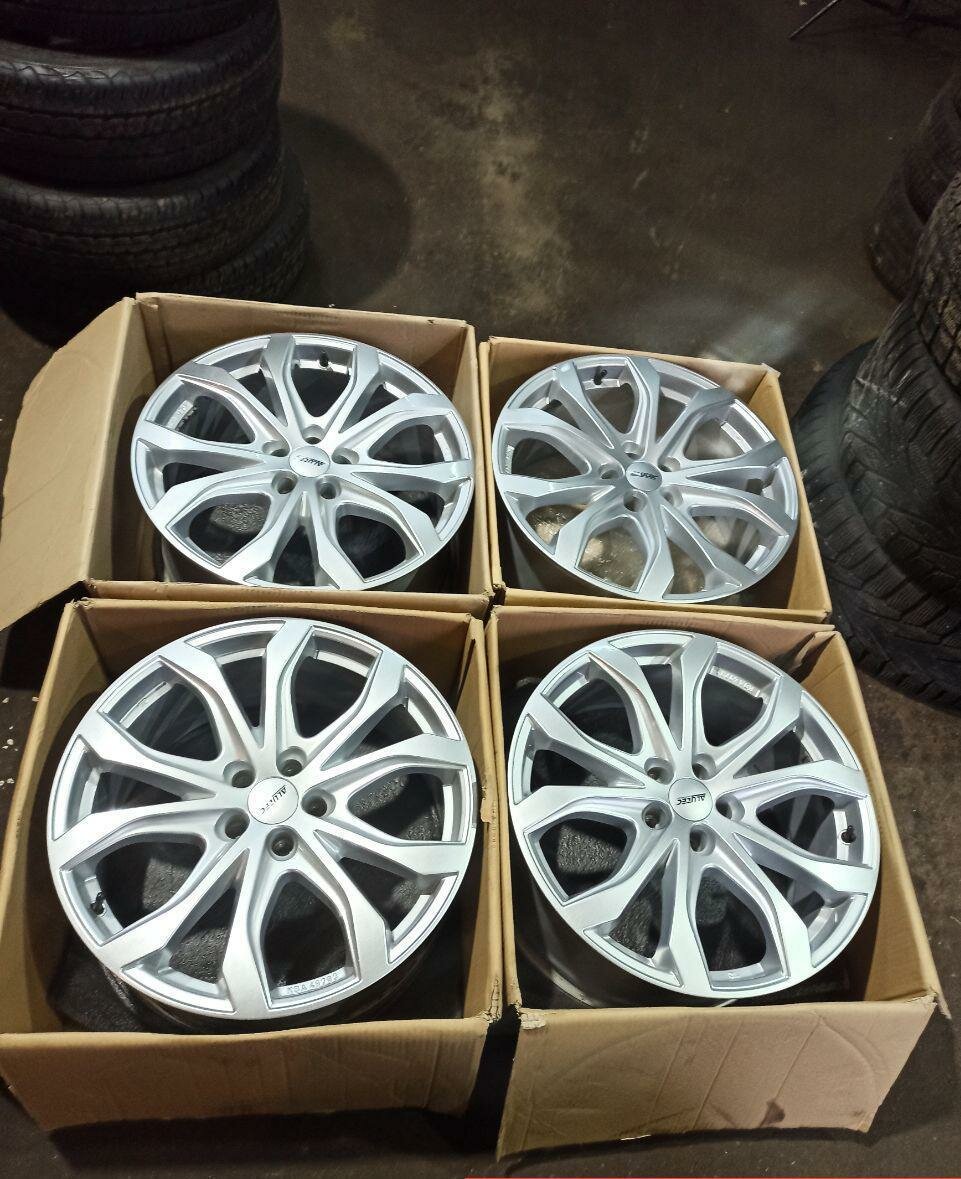 Колесные диски Alutec 20x9 PCD 5x112 D66.6 ET29 Серебристый (Реплика)