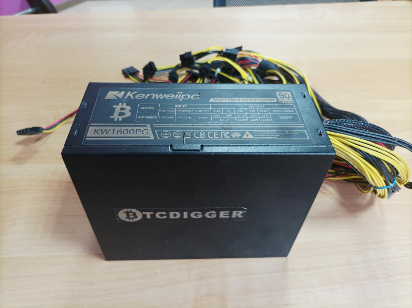 Блок питания для ПК KENWEI IPC KW1600 PG