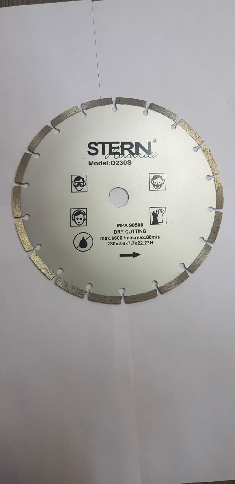 Алмазный диск отрезной по бетону Stern TGS 230x22.2xZ18/7.7x2.6мм TORGWIN S52270