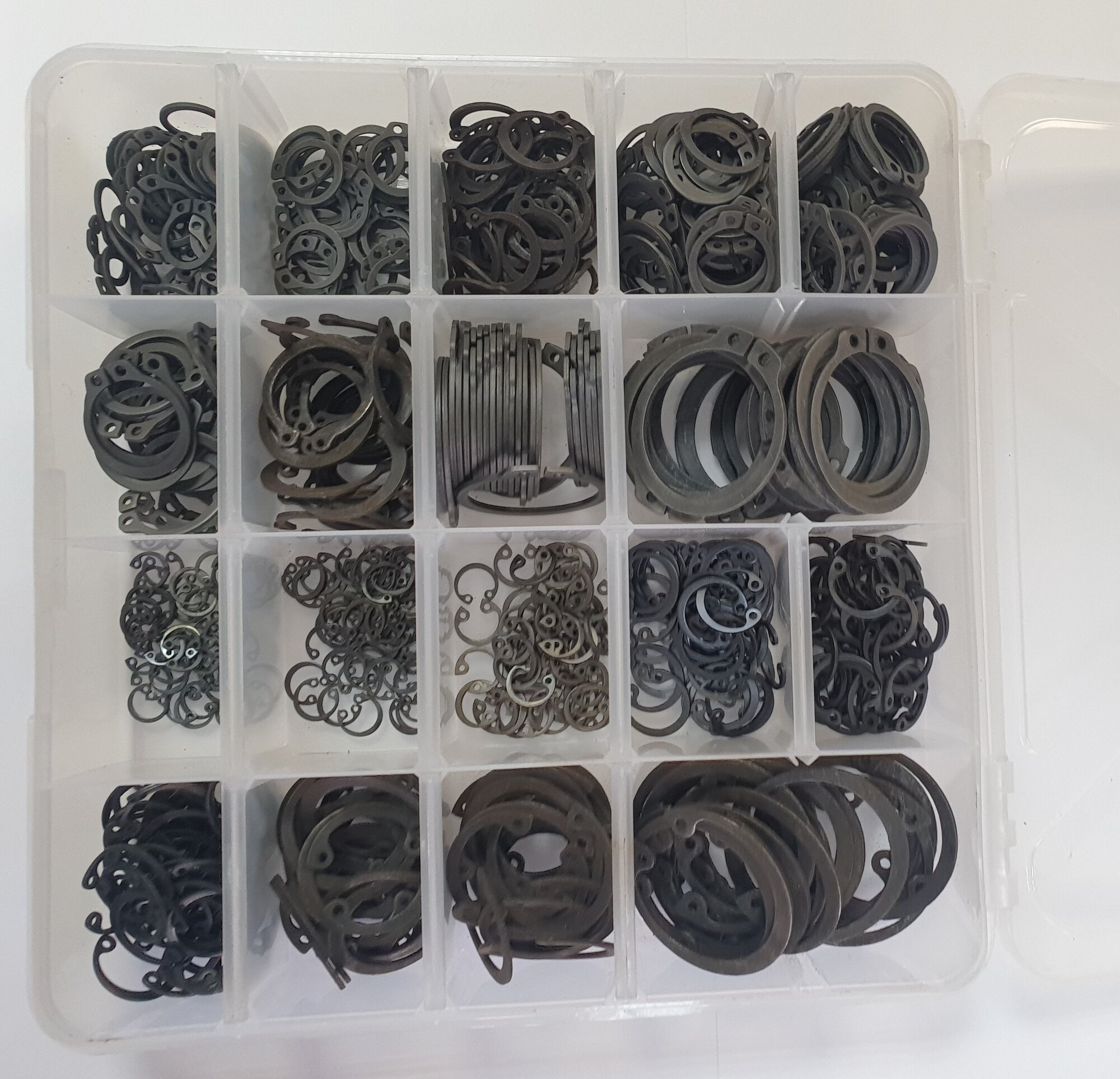 Набор стопорных колец D 8 - 37 мм, 715 единиц