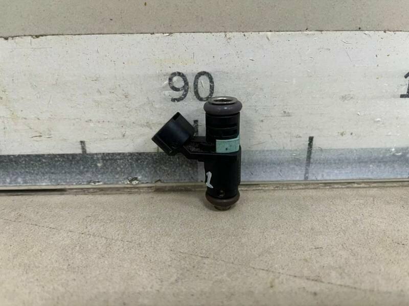 Форсунка инжекторная электрическая Volkswagen Polo Sed RUS 2011 кат.номер: 04E906031H