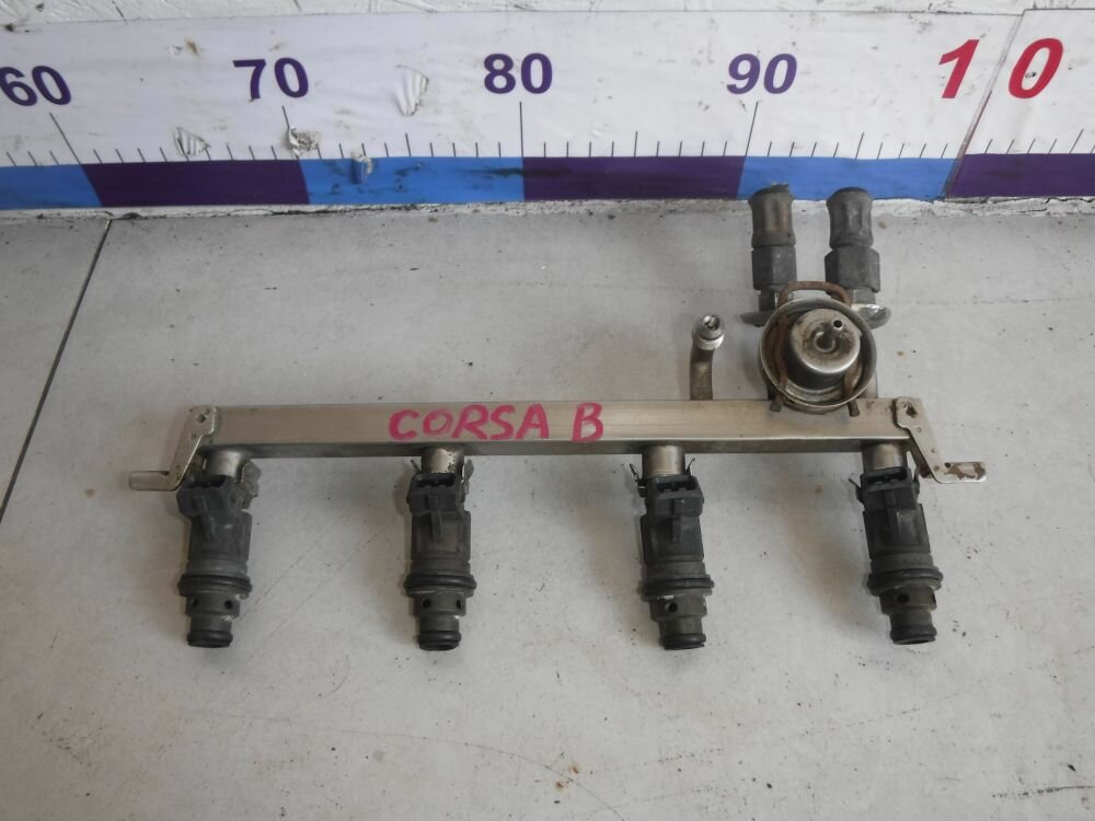 Форсунка топливная Opel Corsa B