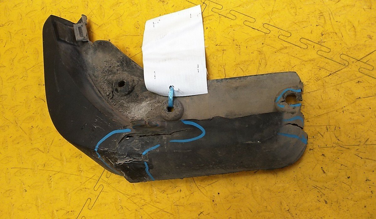 Брызговик передний A8 (4H) Audi 4H0075111