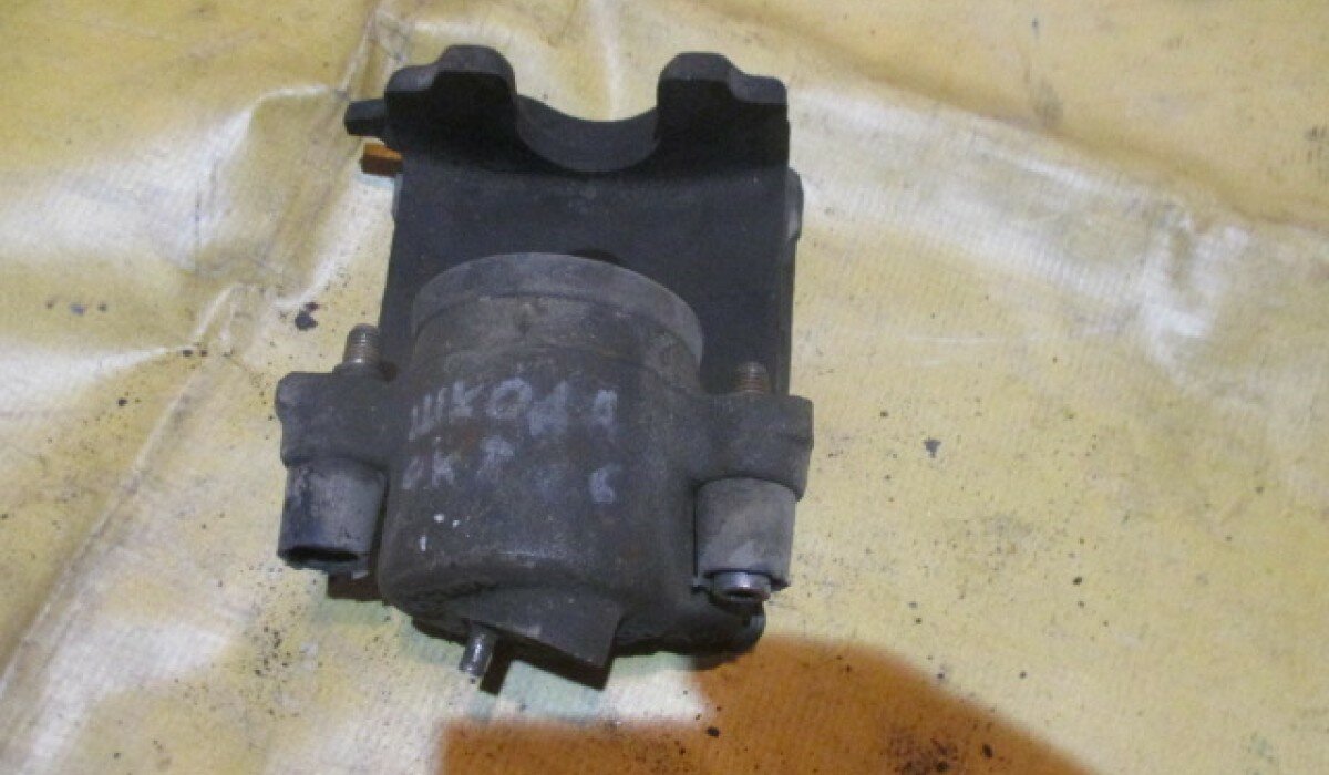 Суппорт передний Octavia Tour (A4 1U-) Skoda