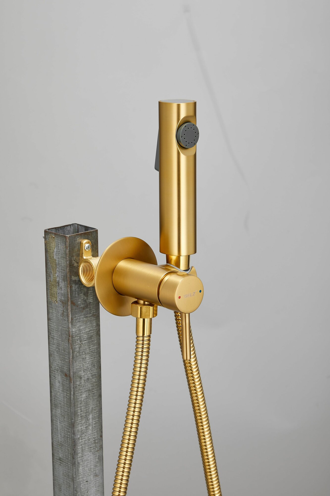 Смеситель с гигиеническим душем цвет хром, латунный Belz B55804-5