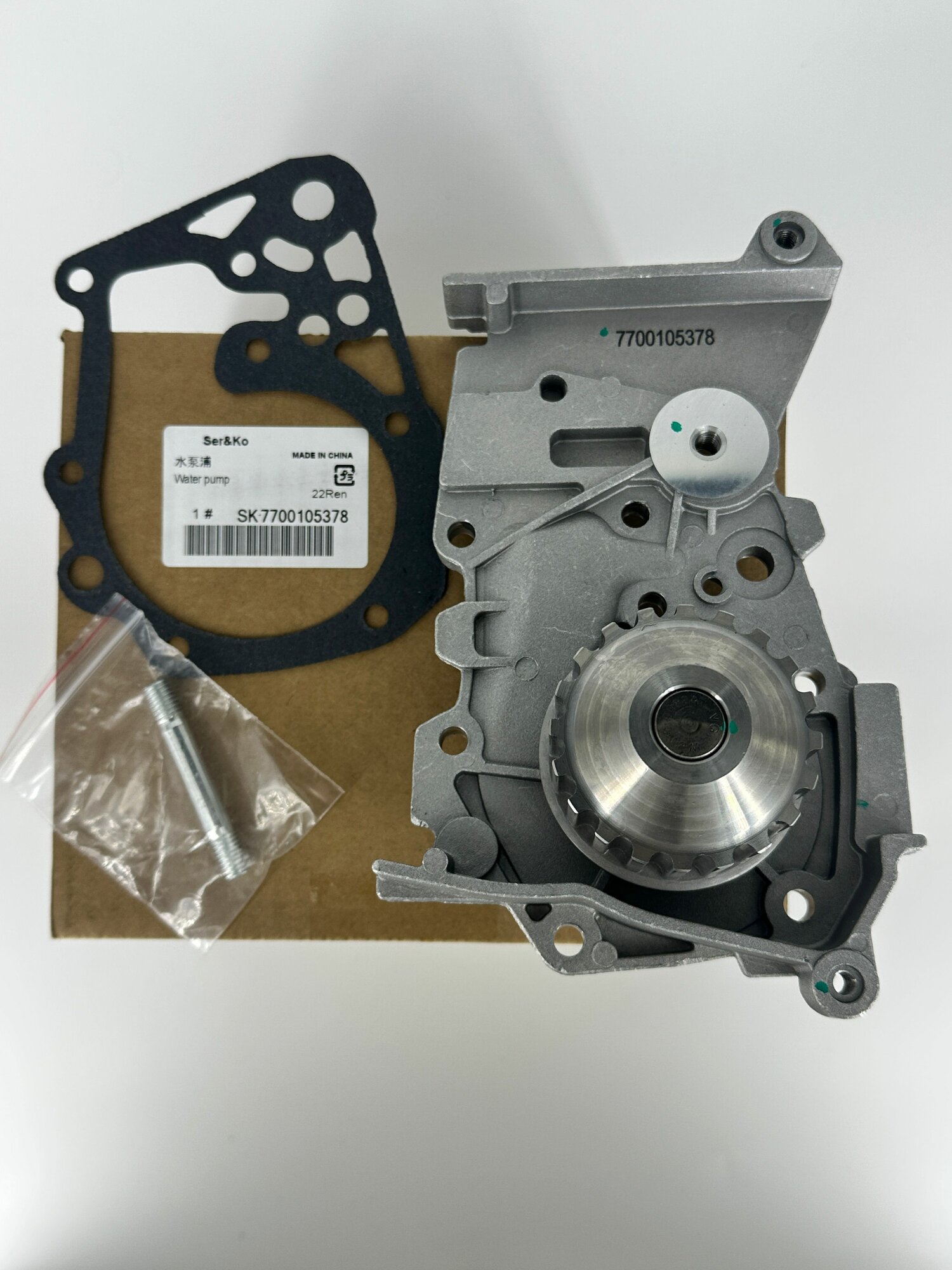 Водяной насос, помпа SerKo для Renault Renault Kangoo, Megane, Modus, Scenic, Sandero, Duster, Lada (ВАЗ) Largus 77 00 105 378