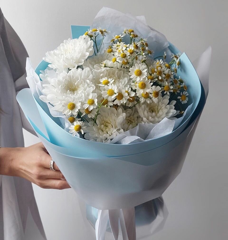 Цветы живые букет из ромашки и хризантемы "Шепот рассвета" Flor2u