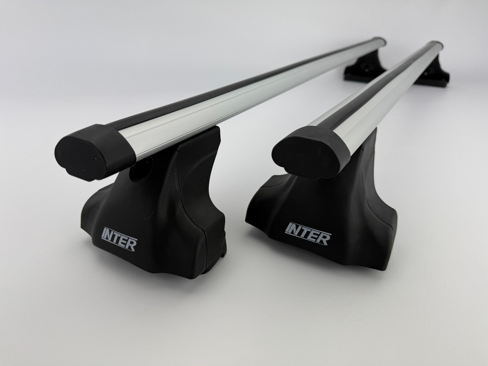 Багажник на крышу Форд С-Макс 2003-2010 Ford S-Max, Крепление Inter Spectr в штатные места автомобиля с овальными серебристыми попереченами