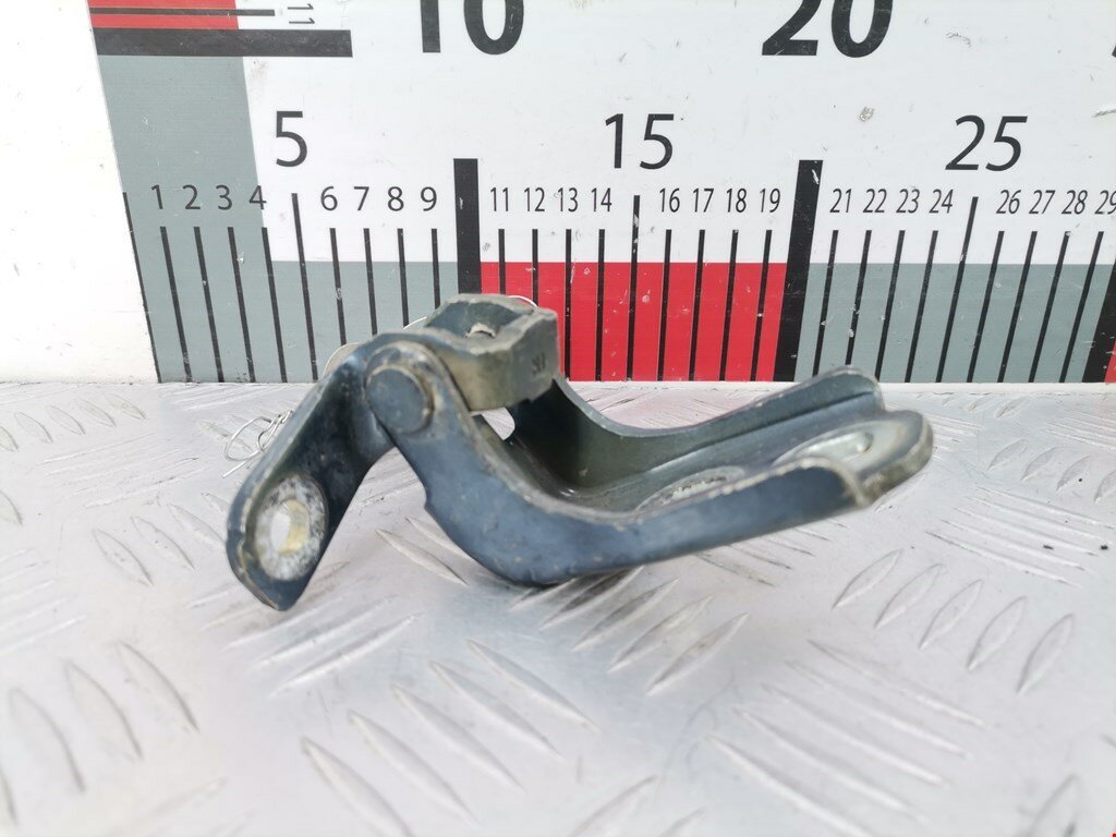 Петля двери передней правой Opel Astra K арт. 1708638