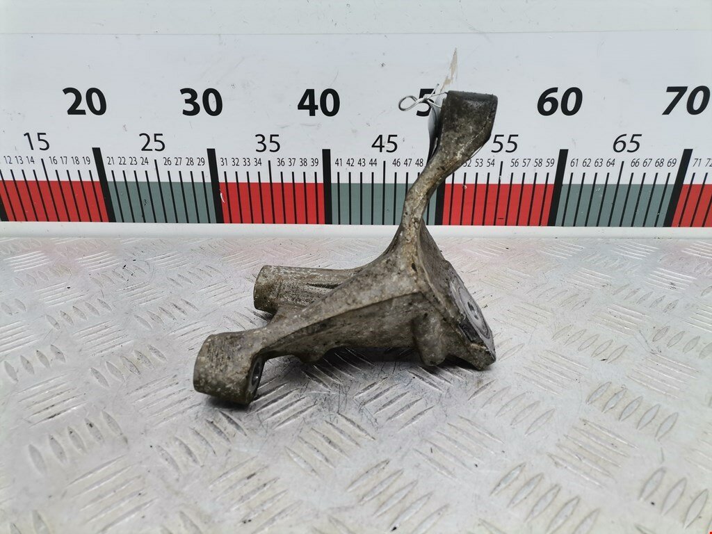 Кронштейн (крепление лапа) двигателя Audi A6 C6 4F0199307D арт. 2018384