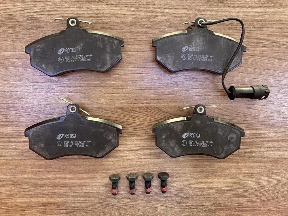 Колодки тормозные передние (усы с датчиком) (производитель Испания) Geely Otaka CK (без АБС) Amulet Fora Tiggo Eastar