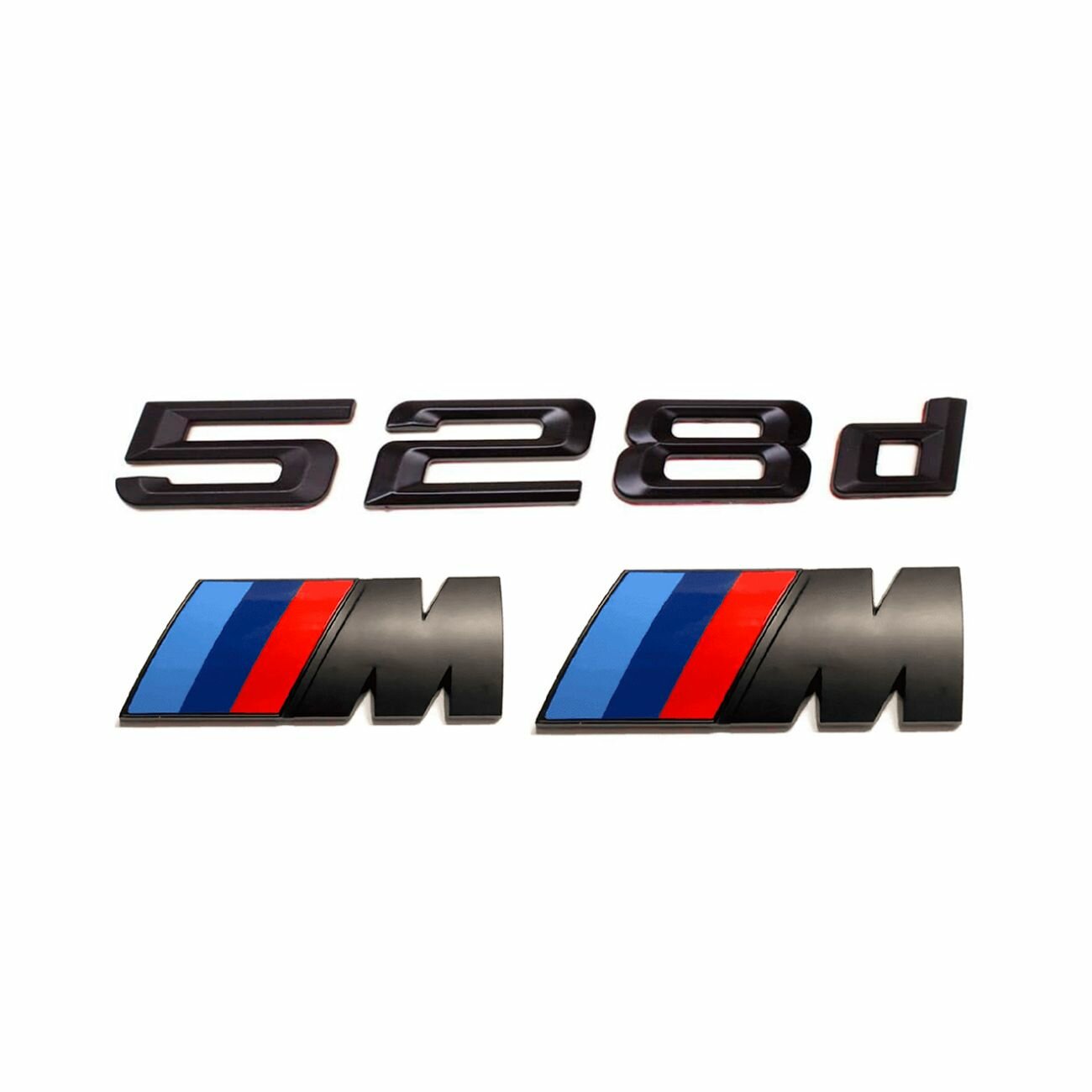 Комплект: шильдик на багажник 528 d для BMW 5 ой серии + 2 эмблемы на крыло M-performance черный мат