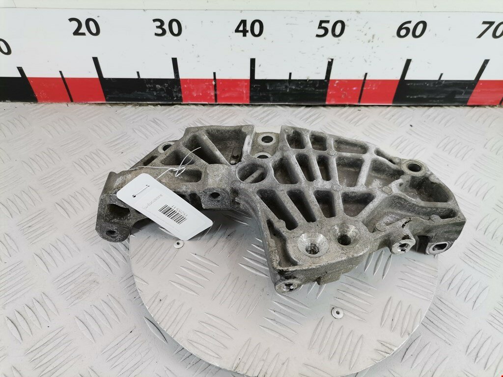 Кронштейн (крепление лапа) двигателя Renault Laguna 3 8201011432 арт. 1525511