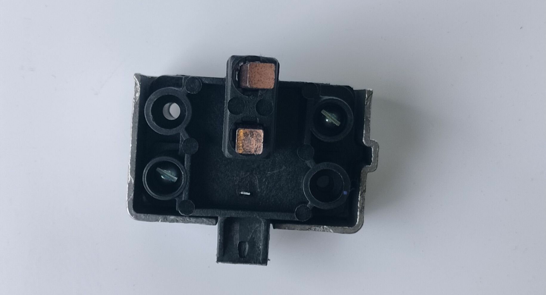 Щетки генератора для ГАЗ 2410 Волга, для ПАЗ 3205 с реле интегральным в сборе