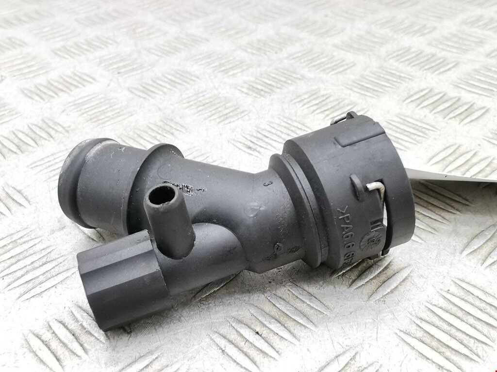 Фланец (штуцер системы охлаждения тройник) Volkswagen Golf 4 1J0122291 арт. 2189837