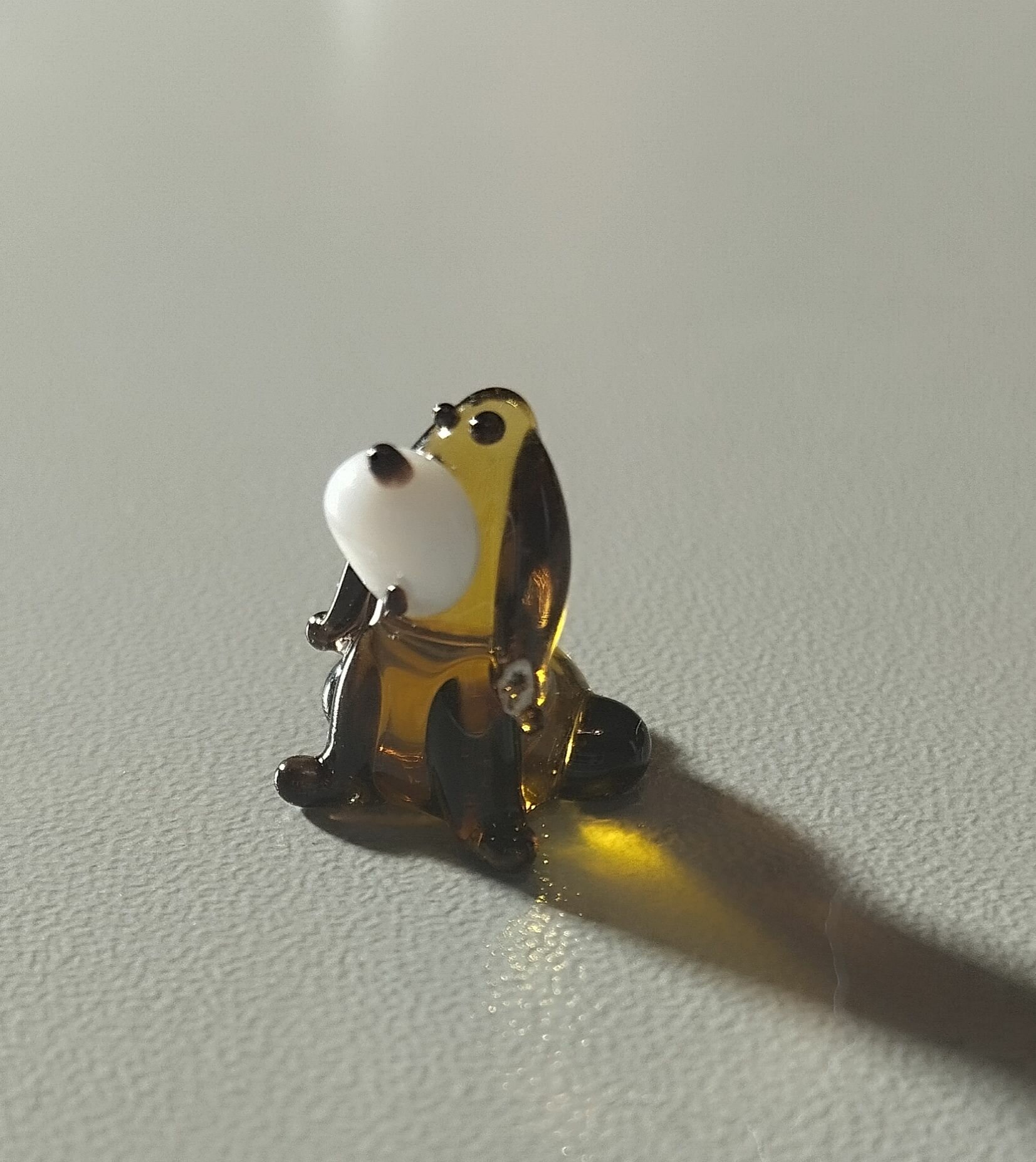 Стеклянная микро фигурка собака