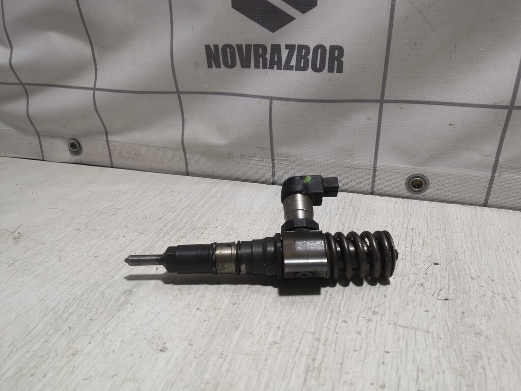 Форсунка дизельная электро VW Passat B6 05-10