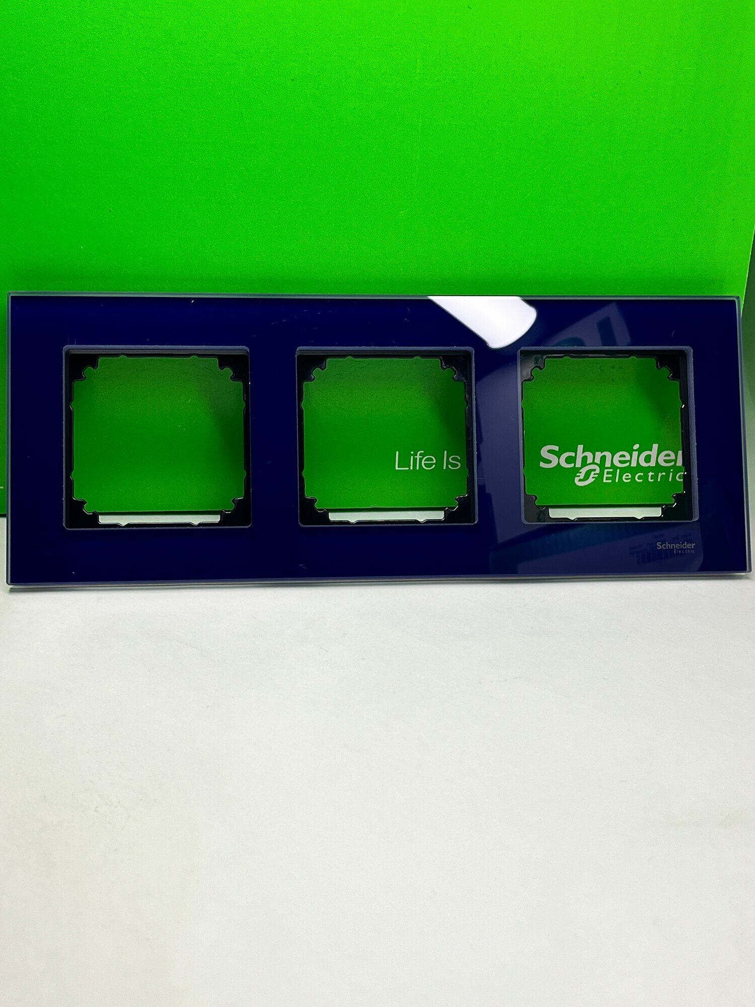 Рамка 3 поста Schneider Electric MERTEN M-ELEGANCE стекло, сапфир MTN4030-3278