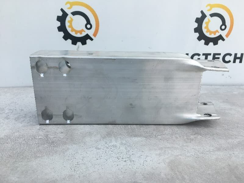 Кронштейн усилителя переднего бампера правый Mercedes Benz A2136201600