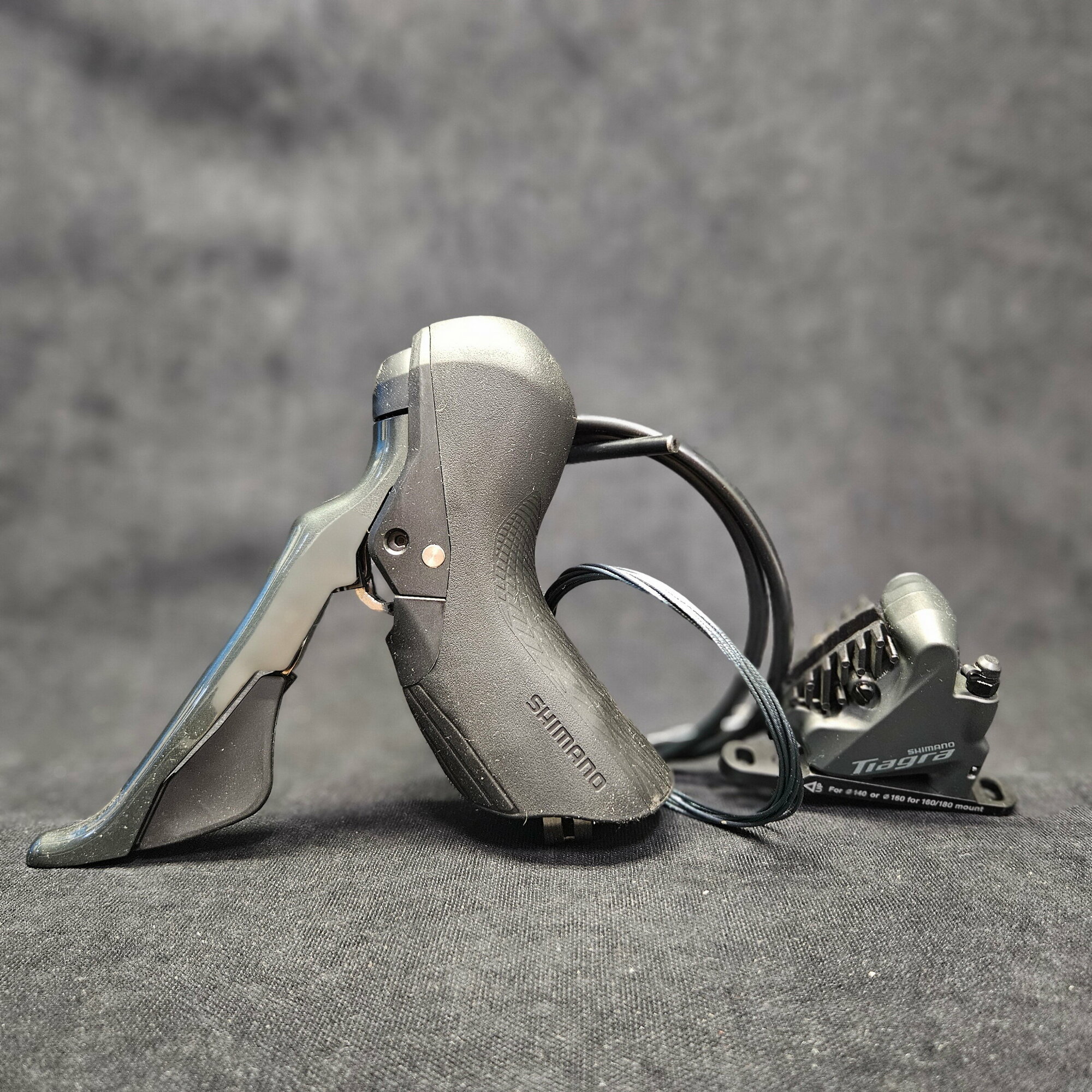 Пистолет-манетка Shimano Tiagra ST-4720 (гидравлика), 2 ск, калипер Tiagra BR-4770 (колодки - L05A-RF), гидролиния 900 мм, J-kit (OEM без упаковки)