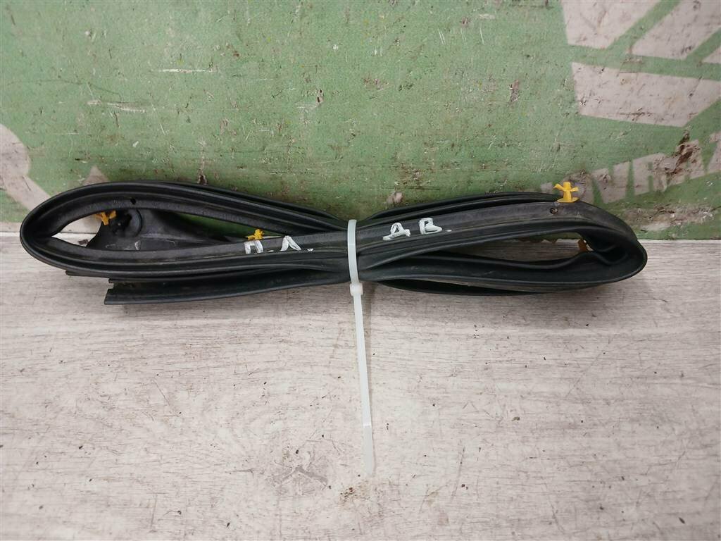 Уплотнитель двери LADA VESTA 15-19