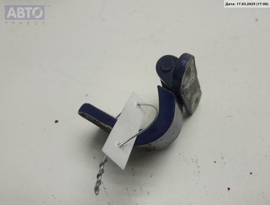 Петля крышки (двери) багажника Volkswagen Golf-3