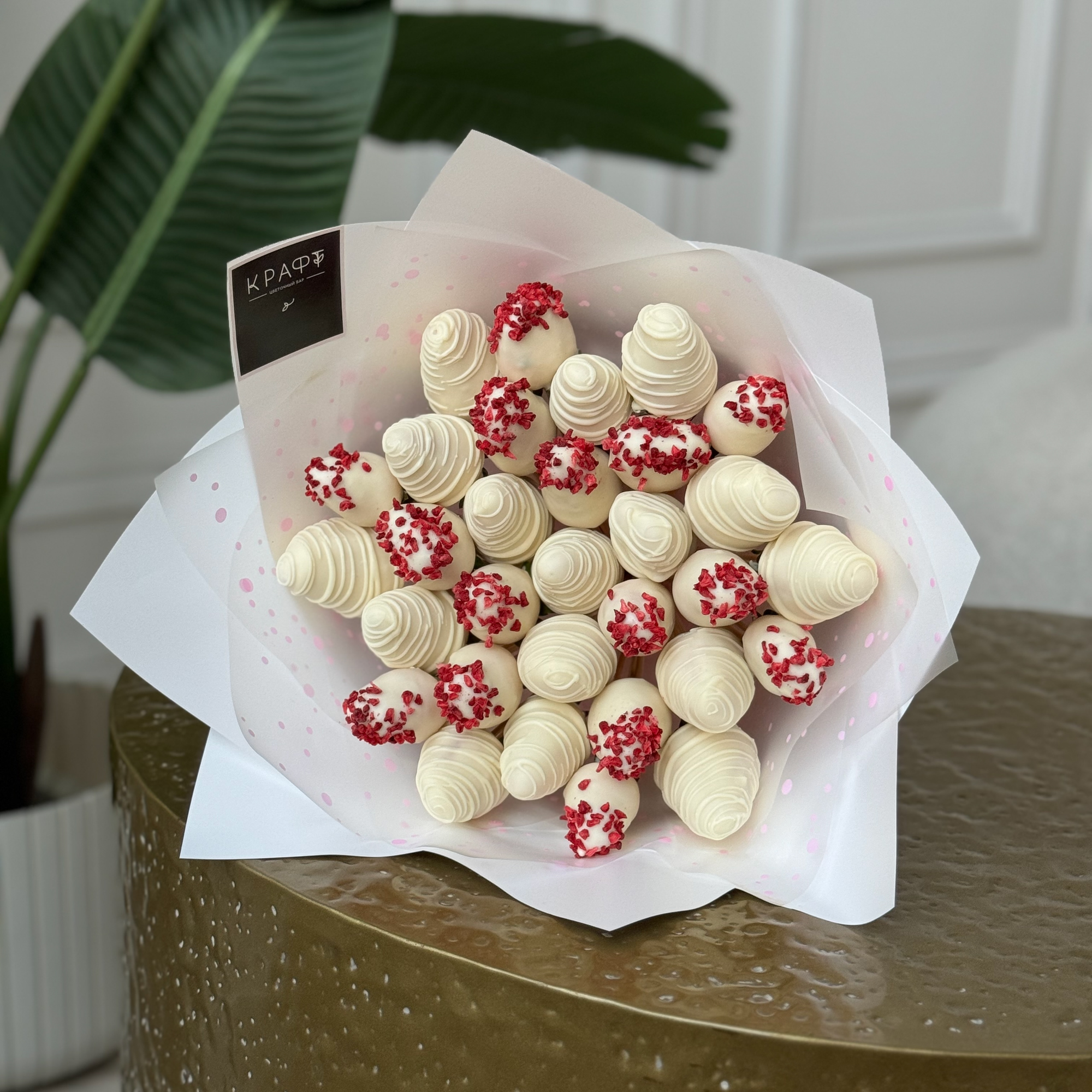 Букет из клубники Цветочный бар Крафт "Малинка", в белом шоколаде