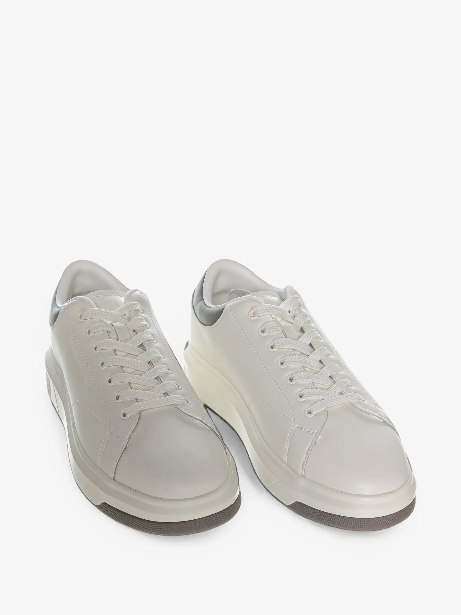 Кроссовки Armani Exchange Logo-embossed low-top sneakers, размер 10, белый — фото 1