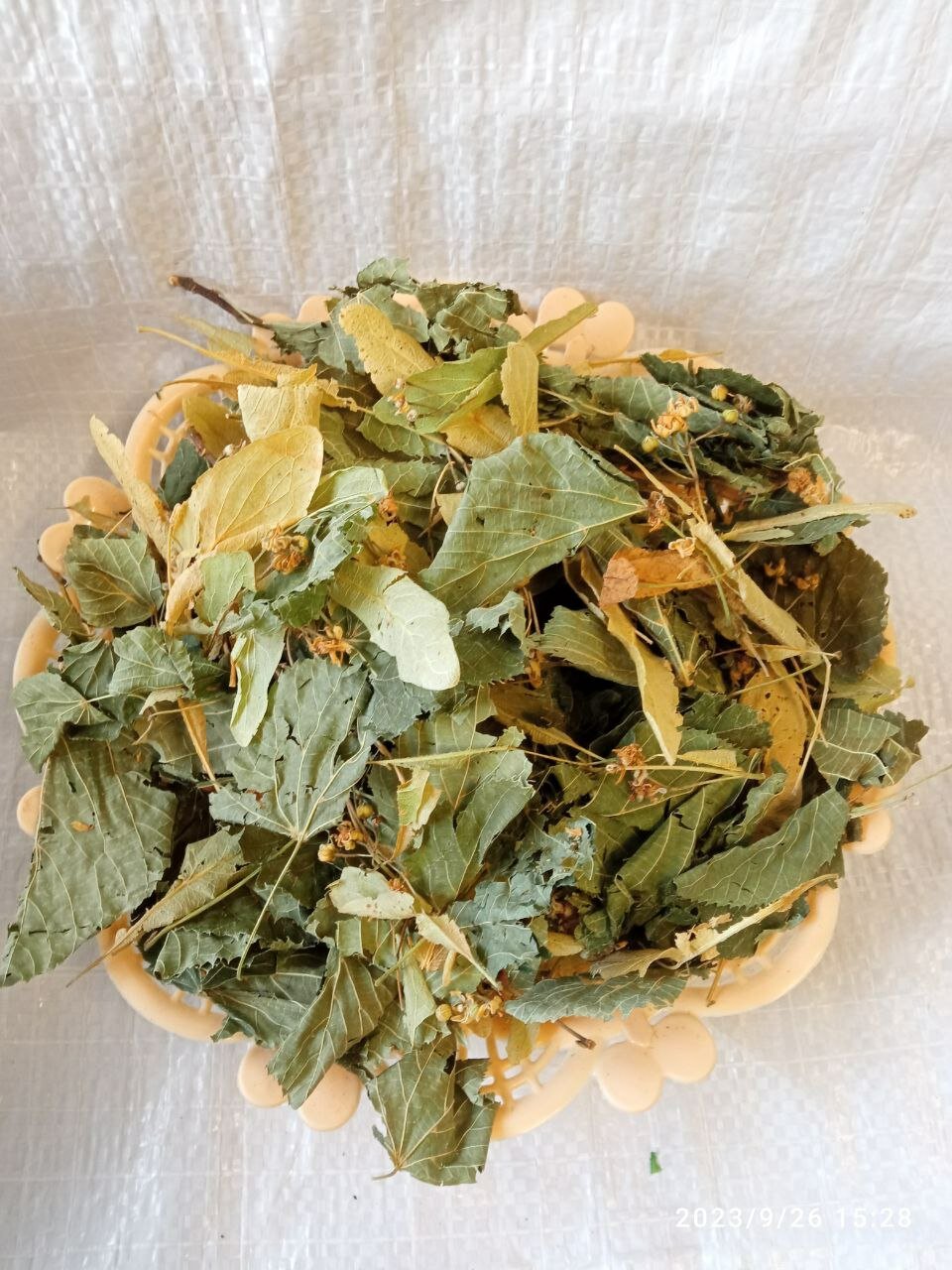 Лакомство для шиншилл, хомяков, морских свинок, дегу, крыс, песчанок ChinZoo сушеные цветы и листья липы 50 гр.