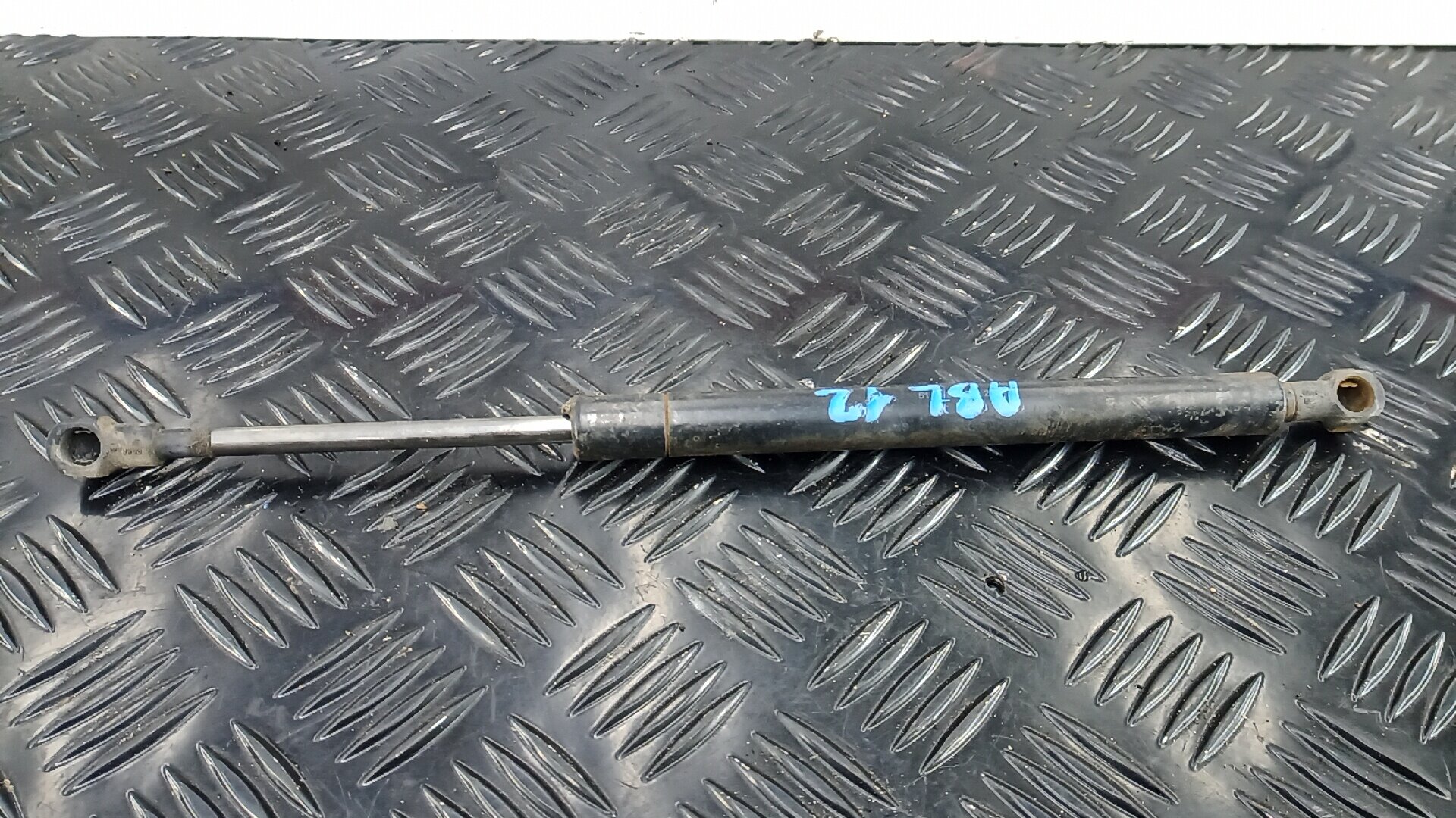 Амортизатор капота BMW 3 E46, Номер 1433ms