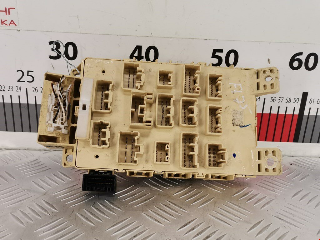 Блок реле Toyota Yaris 1 8273252020 арт. 1449812