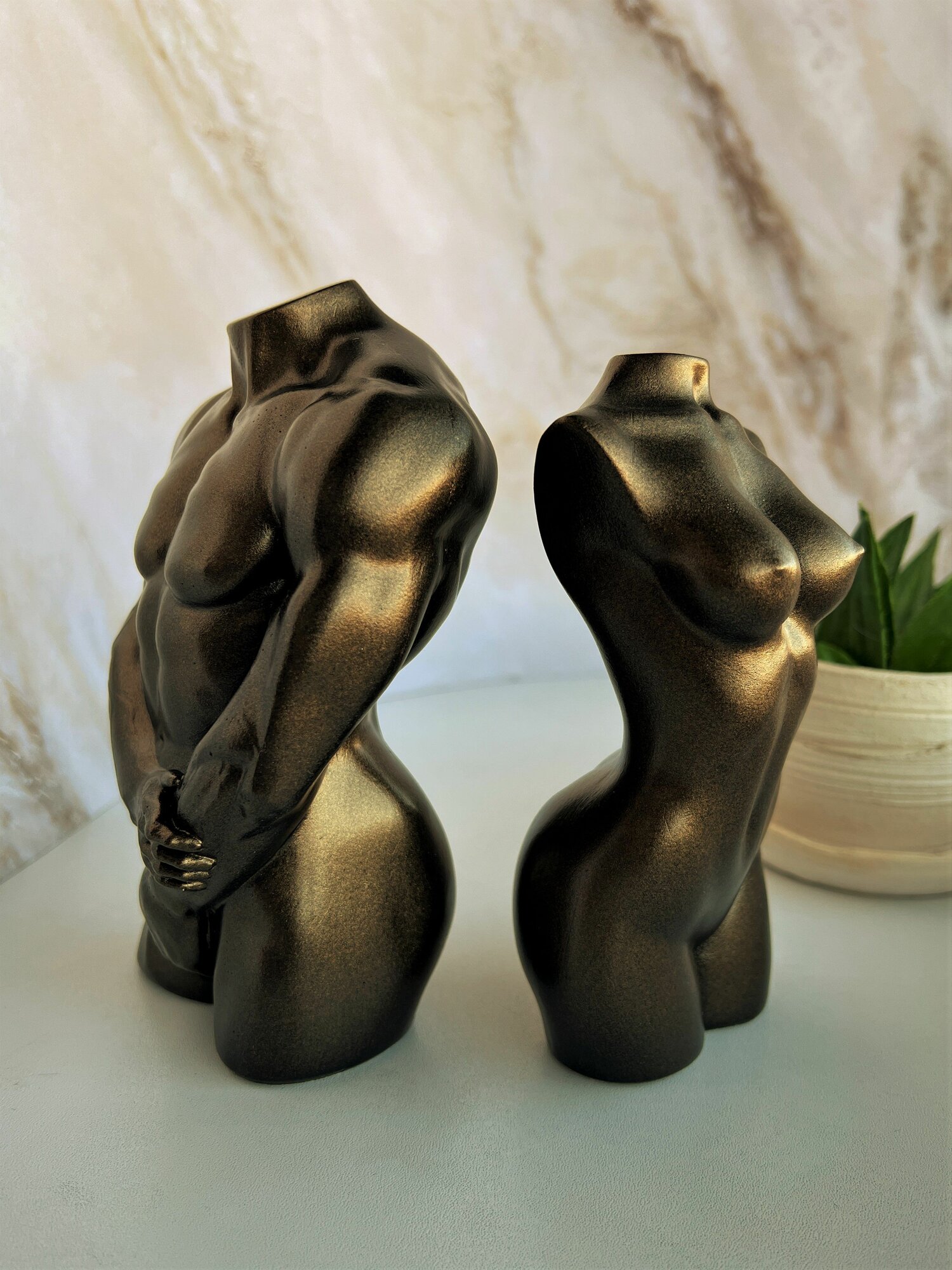 Набор статуэток мужское и женское тело цвет бронза. Гипс. Высота 17 см.