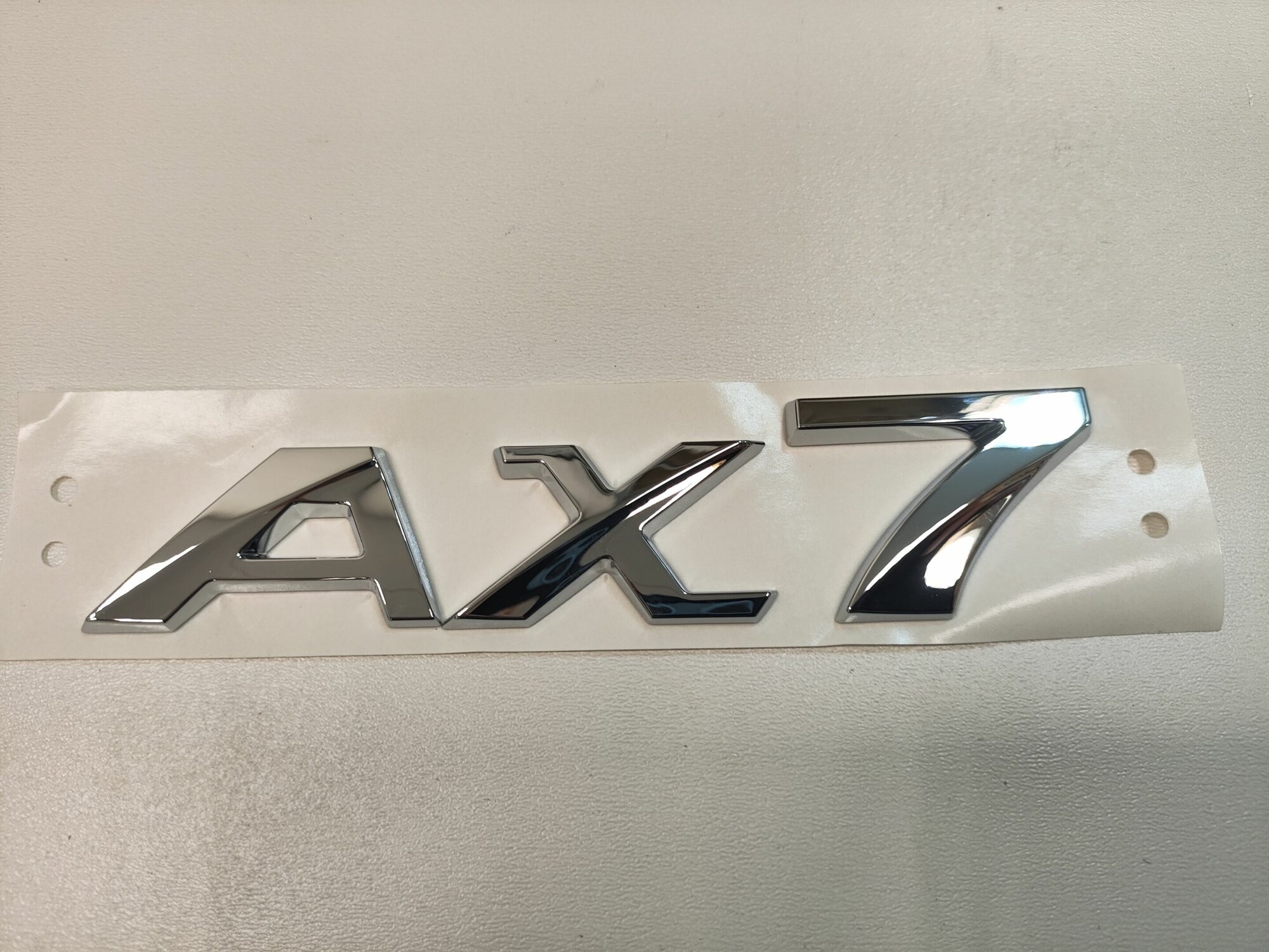 Эмблема надпись "AX7" Dongfeng AX7 [2.0 16V 6AT внедорожник] 6663007AS