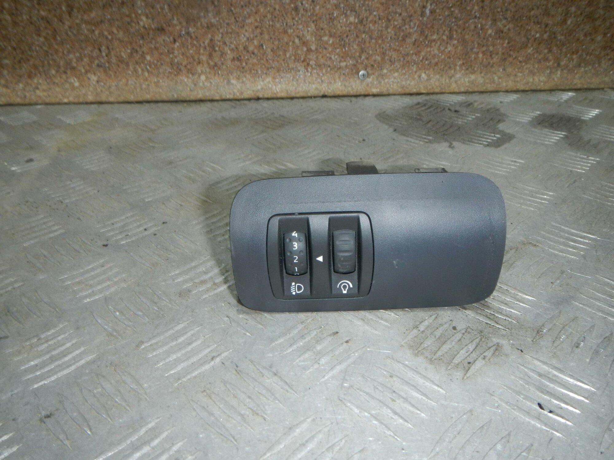 Б/У Кнопка корректора фар, Renault (Рено)-MEGANE II (02-09) RENAULT MEGANE II (02-09) + освещения панели приборов,с накла...