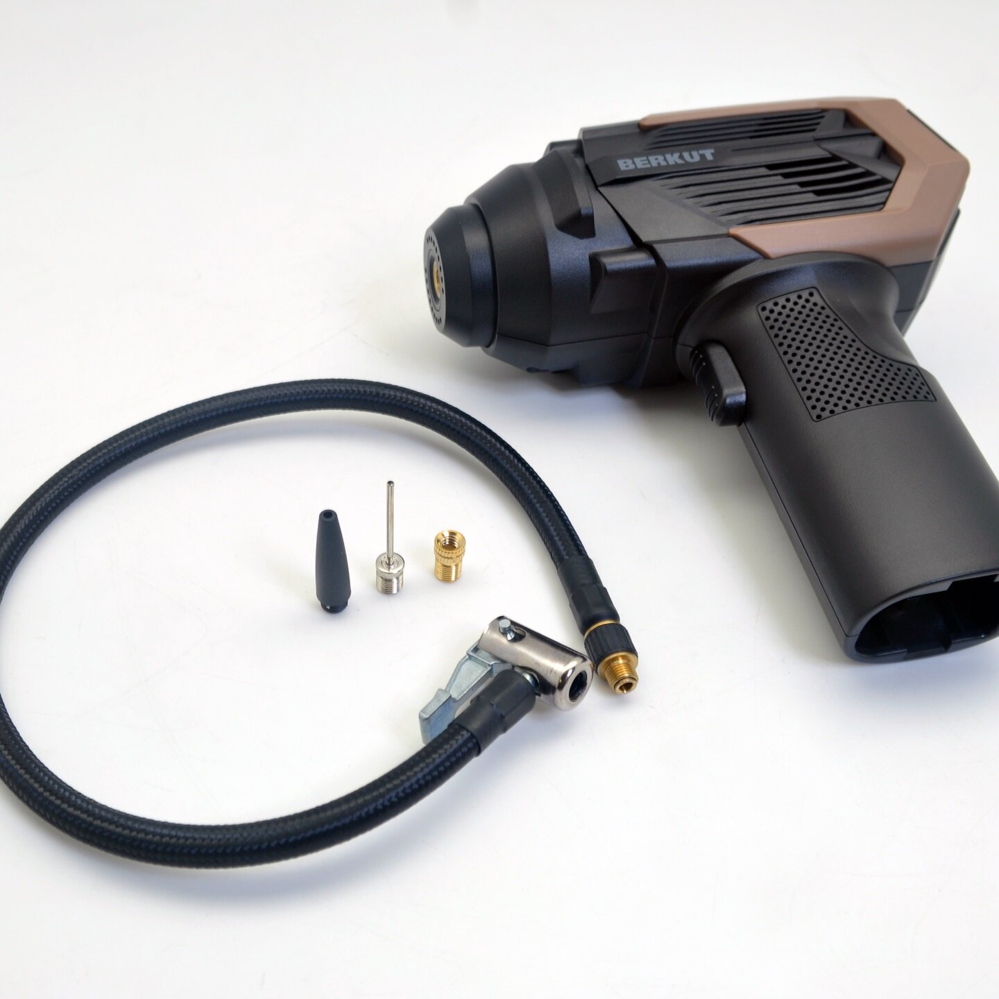 Компрессор автомобильный портативный BERKUT SPECIALIST DAC-300 (Без аккумулятора)