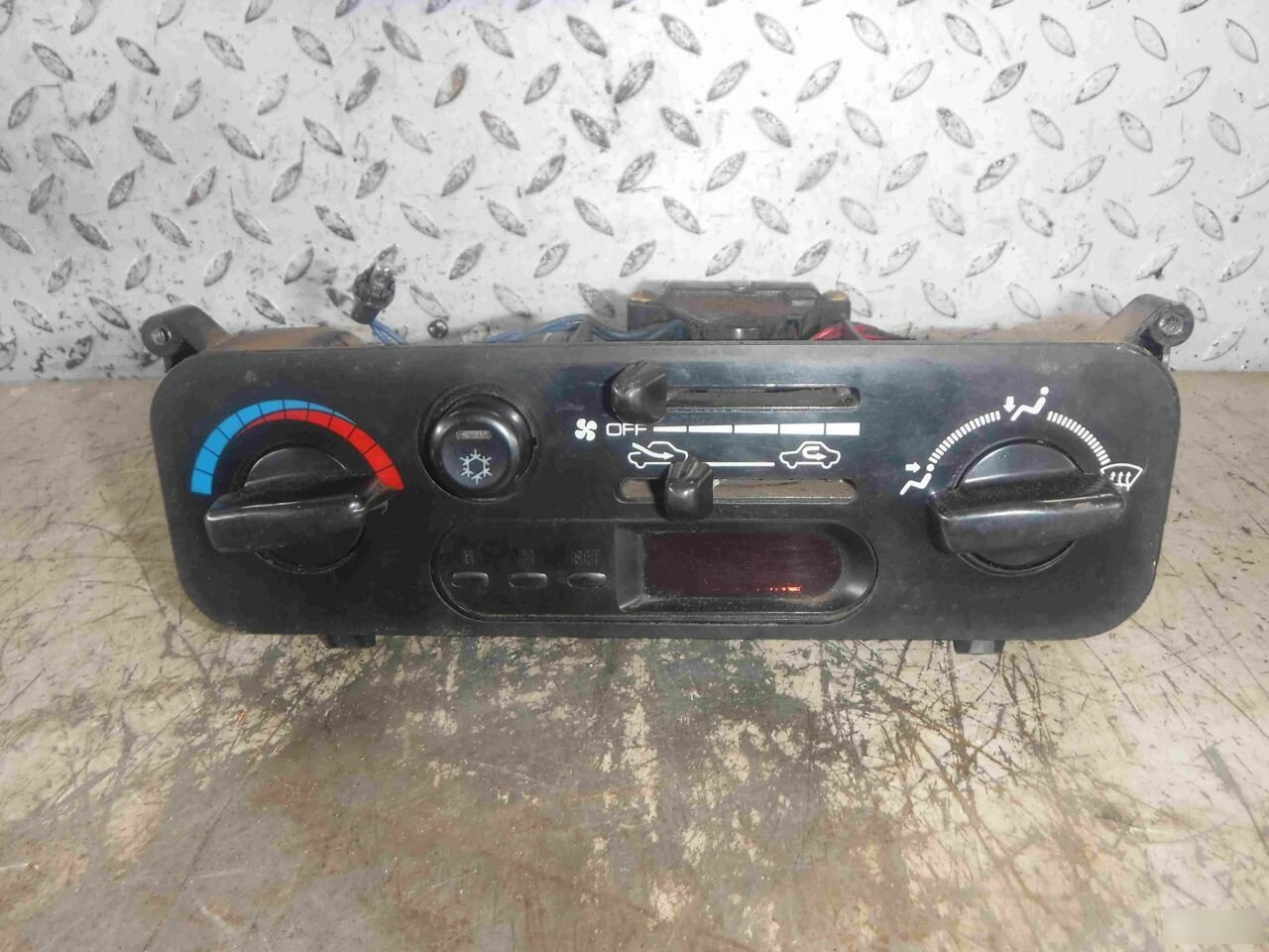 Блок управления отопителем Mitsubishi Lancer VI (1991—2000) MB878417