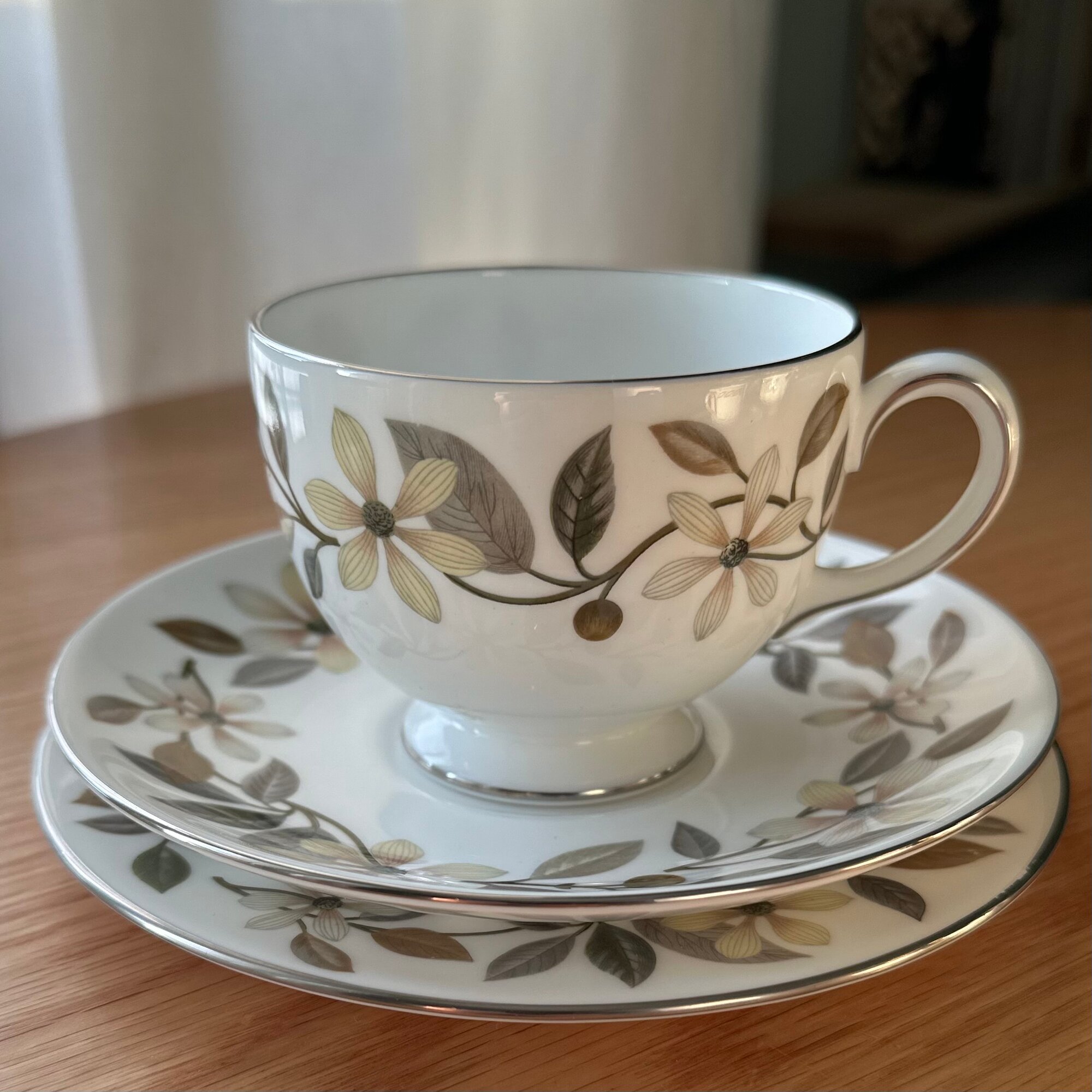 Винтажная чайная пара с десертным блюдцем Wedgwood , Beaconsfield, костяной фарфор