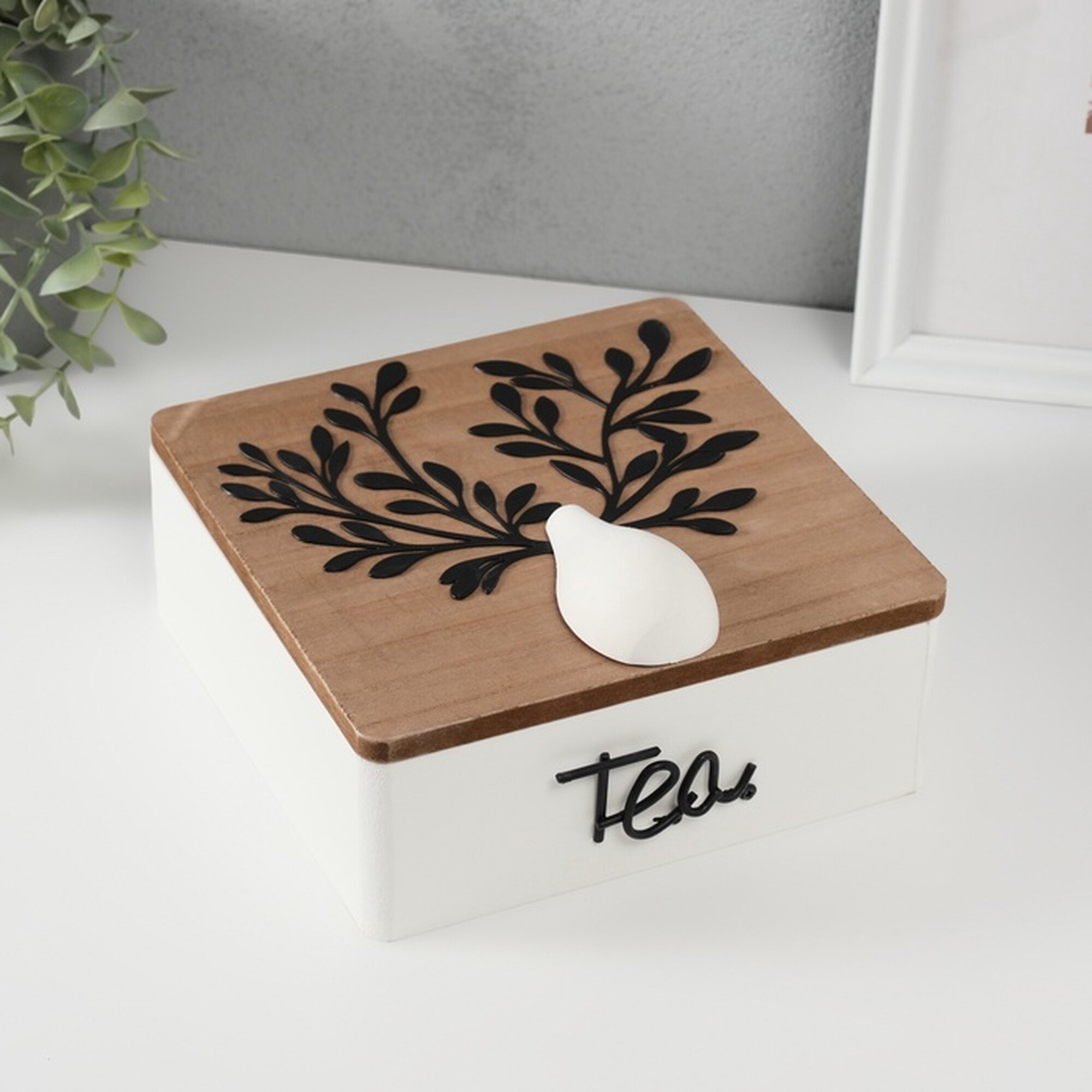 Шкатулка для чая с делениями «Ветка в вазе. Чай», дерево, 19×18×8.5 см