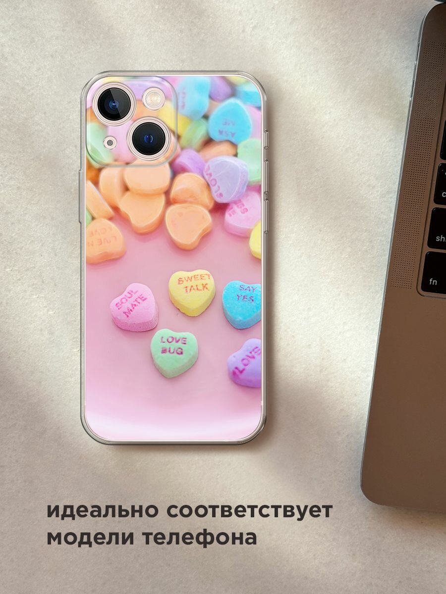Чехол на Apple iPhone 13 mini / Айфон 13 мини с принтом "Конфетки сердечки 2" — фото 1