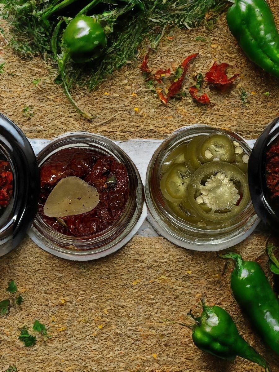 Вяленые помидоры и халапеньо ручной работы! каждая по 100 г