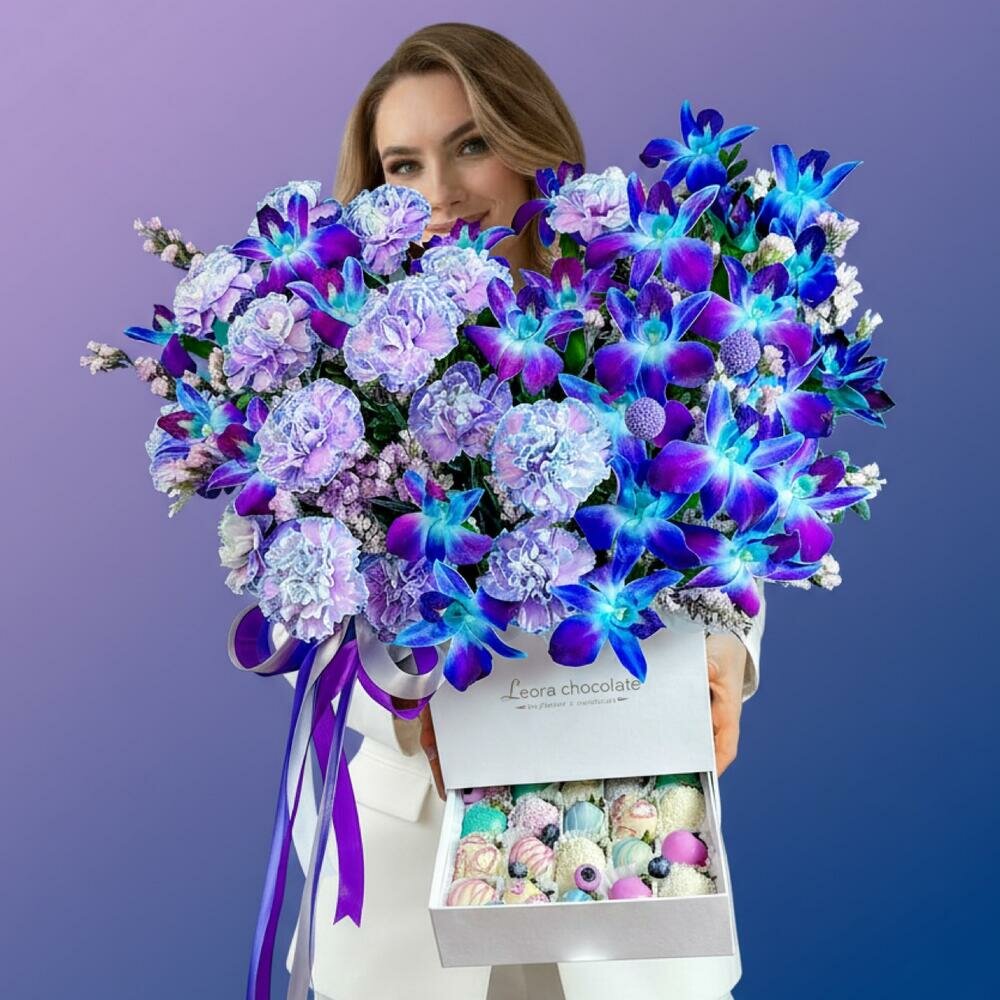 Подарочный набор цветы Космос и клубника в шоколаде T828. Leora Flowers дом цветочной моды